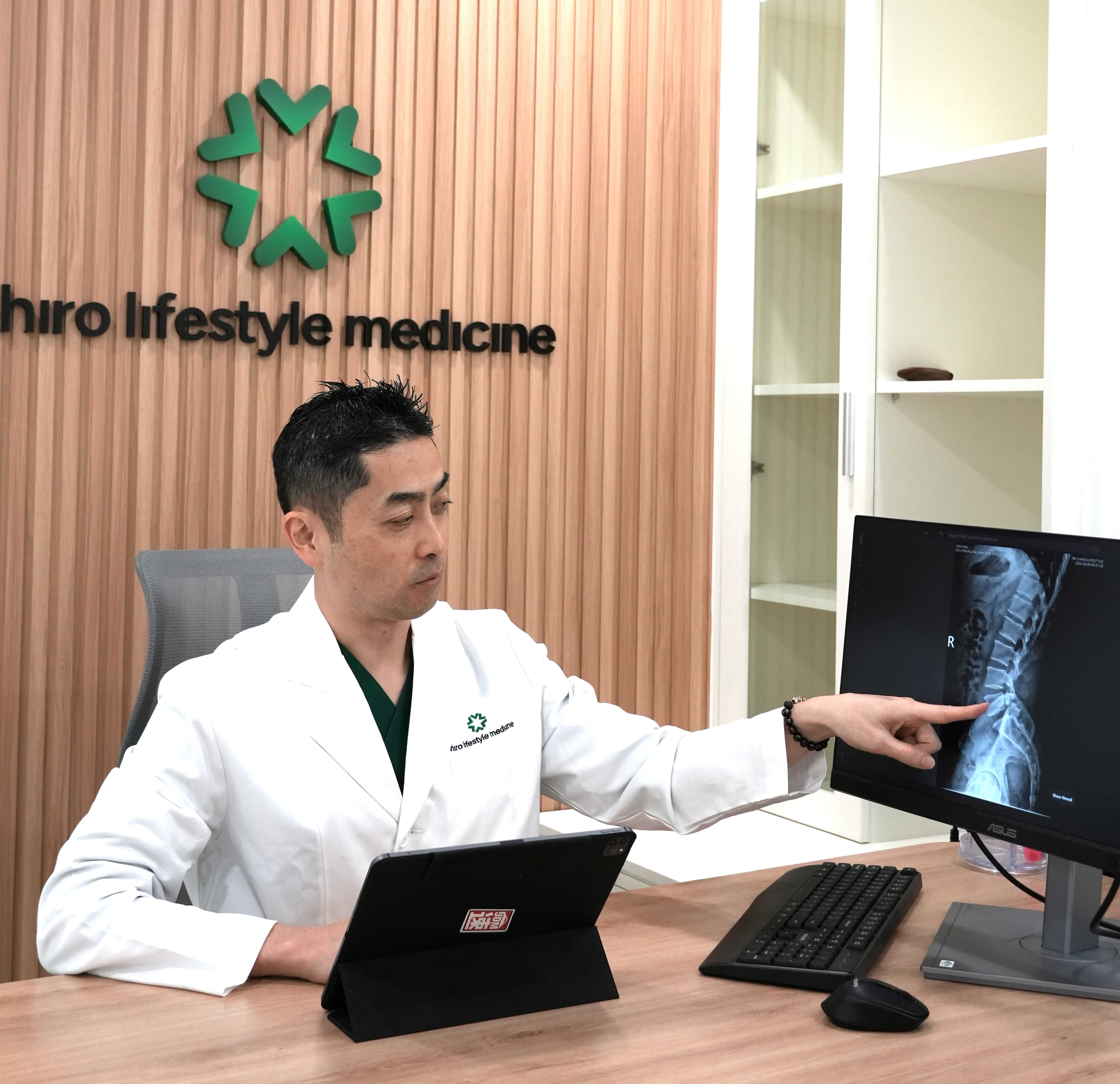 Dr. Aki Ogura, D.C